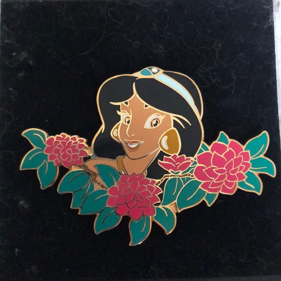 Disney | Jewelry | Disney Auction Le 00 Jasmine Pin New | Poshmark